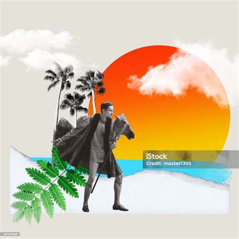 현대 미술 콜라주 젊은이 왕족 왕자 빈티지 옷을 입은 공작이 해변을 배경으로 장난감 말을 타고 있다 전통 페스티벌에 대한 스톡