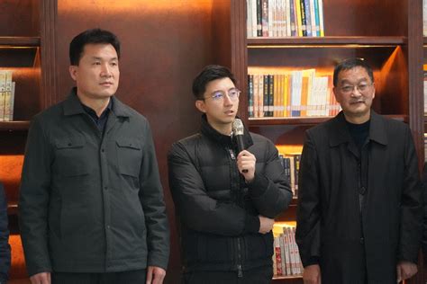 助力考研梦 情暖学子心——校领导走进图书馆慰问考研学子 西安外事学院