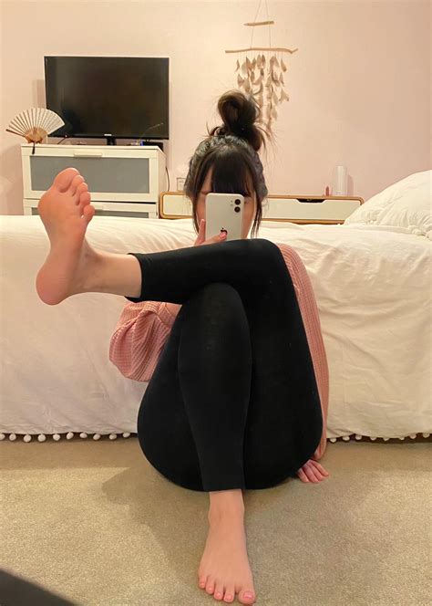 Make This Tuesday Morning Better For Both Of Us By Playing With My Feet 😛 Rverifiedfeet