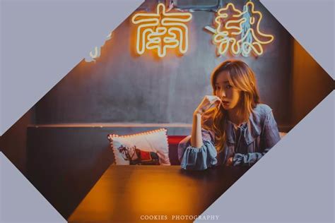 夜色霓虹燈下的美麗姑娘 每日頭條