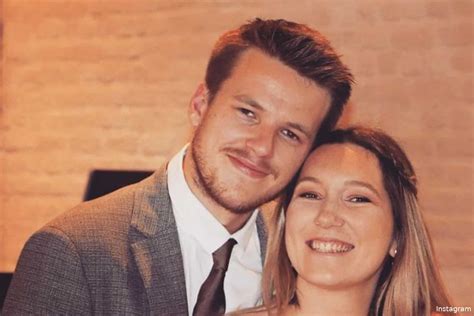 ‘familie Acteur Yanni Bourguignon Pronkt Met Buik Van Hoogzwangere