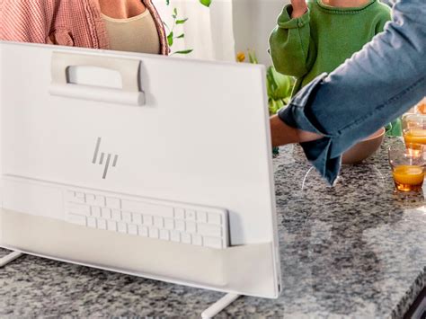 Hp Envy Move All In One Pc Has A Moveable Rechargeable Design
