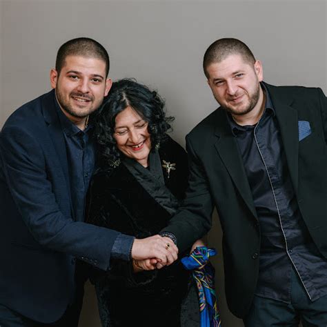 ჩამჭიდე ხელი Youtube Music