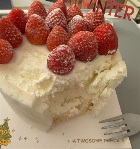 투썸플레이스 화이트 스초생 솔직후기진짜 사지실망 연말케이크 네이버 블로그