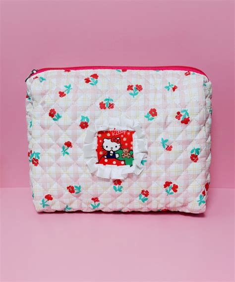 당일배송 산리오 헬로키티 누빔파우치 고전키티 대형 파우치 여행용 퀄팅 프릴 대용량 귀여운파우치 사각파우치 빈티지 화장품파우치