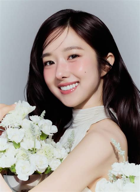 방송인 이혜성 청초한 미모와 우아한 분위기 화보 여신 분위기 물씬”