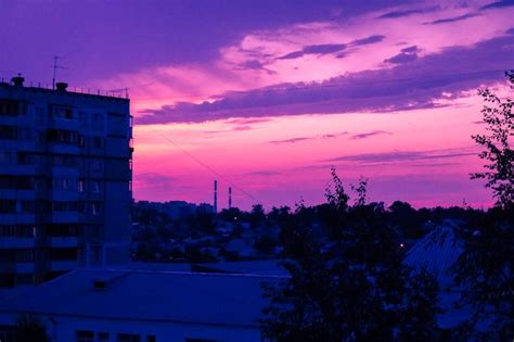 Фиолетовое небо в закатный час