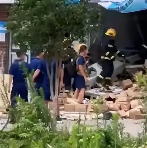 河南一冰淇淋店突发爆炸，致1死1伤！官方：系冰柜压缩机故障引发国内新闻首页红星新闻网