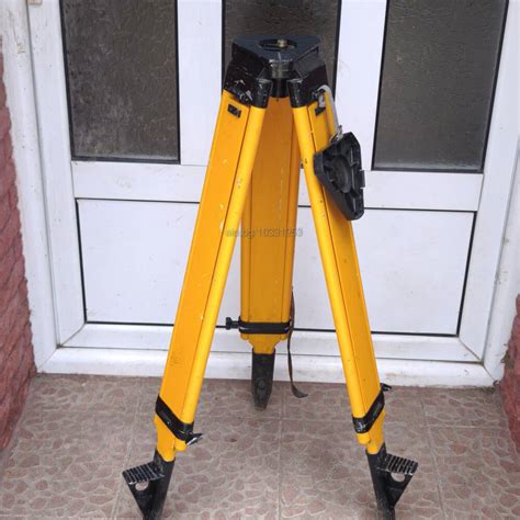 Дървена тринога за нивелир Инструменти София Продавам дървена тринога втора употреба