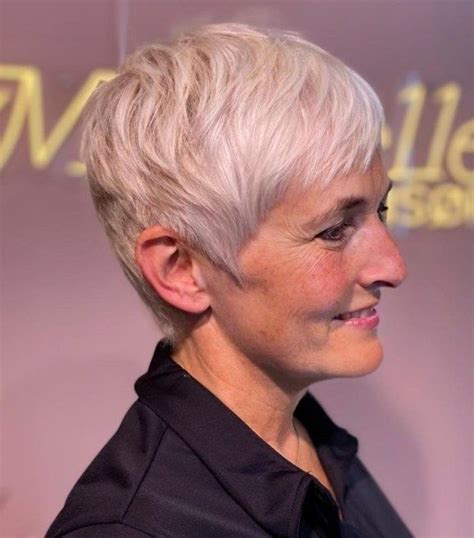 20 Fabulous Pixie Haircuts For Older Women To Sport In 2024 En 2024