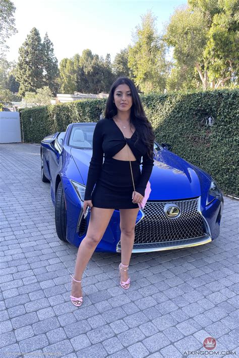 Morena Gostosa Exibindo Os Peitos E A Buceta