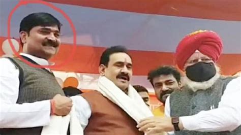 সিবিআই ইডি তল্লাশি কেন হবে না কয়লা মাফিয়া রাজু ঝা ছবি টুইট করে বিজেপির পর্দা ফাঁস করলেন বাবুল