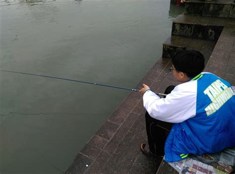 釣魚－新北市新店區新店溪碧潭左岸觀景區排水口處 車子路荷花公園釣遊＠平凡生活 泰魯閣｜pchome Online 個人新聞台