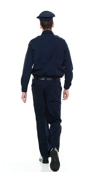 3039세 성인 잘생긴 남성 청년 경찰 보안 스태프 착용 유니폼 넥타이 모자 배지 를 착용 하는 남자 만 전체 길이 후면 백 사이드 범죄로 손에서 쾌활 한 30 34세에