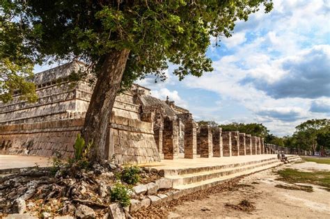Premium Photo Group Of Thousand Columns Complex And Tree In