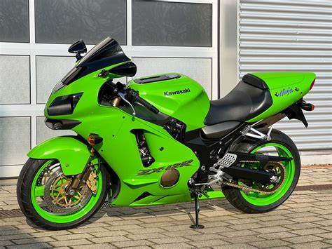 This 20 Year Old Kawasaki Can Kick The New Suzuki Hayabusas Butt
