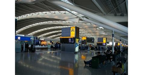 На летището в Лондон са блокирани 16 български деца