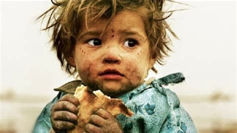 تخلوا عنه والداه وهو صغير وعندما كبر وأصبح غني ، شاهد كيف رد الجميل