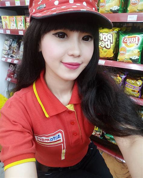 Kasir Cantik Ini Bikin Deg Degan Kalo Lagi Gak Pake Seragam Rajaupdatenews