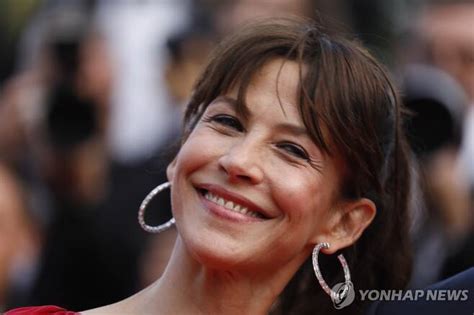 국민배우 드파르디외 성 추문에 佛 분열소피 마르소 비난 동참