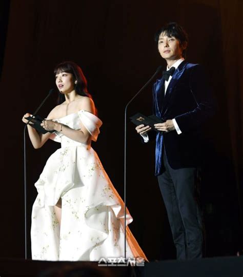 포토 서울가요대상 수상자 발표하는 박신혜 이준기 Zum 뉴스