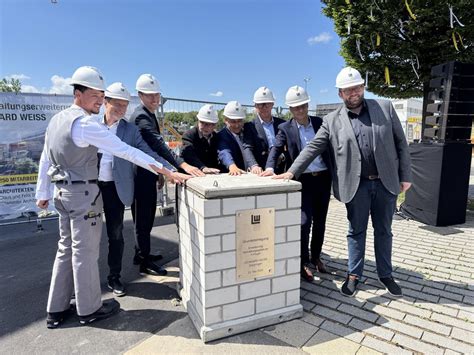 Grundsteinlegung Bei Bauunternehmen Neugestaltung Des Hauptsitzes Gefeiert