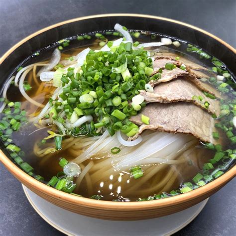 포메인 공식 계정phomein 📷 항공샷 각도로 바라보는 매운해산물볶음쌀국수 해산물 야채 계란 쌀국수를 칠리소스로 볶은 포메인 인기 메뉴 ️ 맛있게 매콤