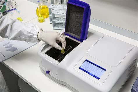 Spectrophotometer And Cuvettes — Neosynbio