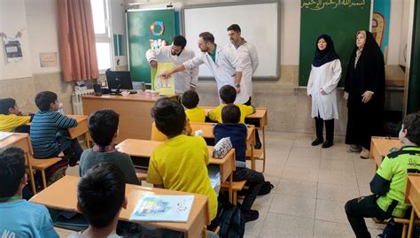 آموزش تئوری و عملی بهداشت دهان و دندان به دانش آموزان پایه سوم