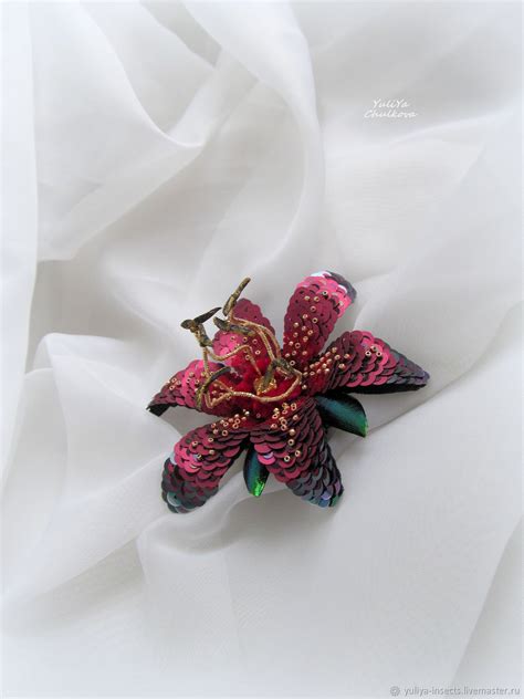 Брошь цветок вышитый Лилия Lily Marsala бордо марсала купить в интернет