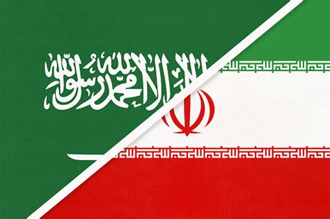 사우디 아라비아와 이란 또는 페르시아 섬유에서 국기의 상징 두 나라 간의 챔피언십 사우디 아라비아에 대한 스톡 벡터 아트 및 기타 이미지 사우디 아라비아 이란
