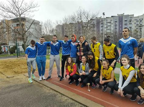 Финалистите от Общинското първенство по лека атлетика за 5 7 клас момчета и момичета и 8 10