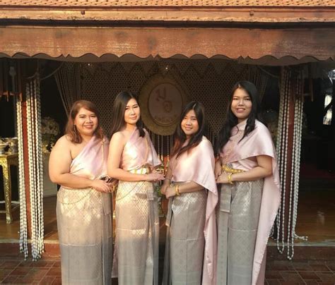 เช่าชุดไทยเพื่อนเจ้าสาวและเพื่อนเจ้าบ่าว 8 ชุด ขึ้นไป ราคาชุดละ 200 บาท 💕💕💕 พร้อมเครื่องประดับ 🌷