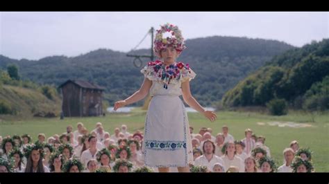 Midsommar 2019 May Queen Midsommar Midsommar Movie Scene