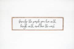 SKYLIGHT Elegant Cursive Script Brush Font