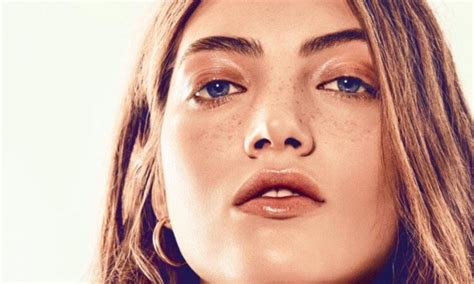 9 Hot Sexy Mary Greenwell Bikini Pics