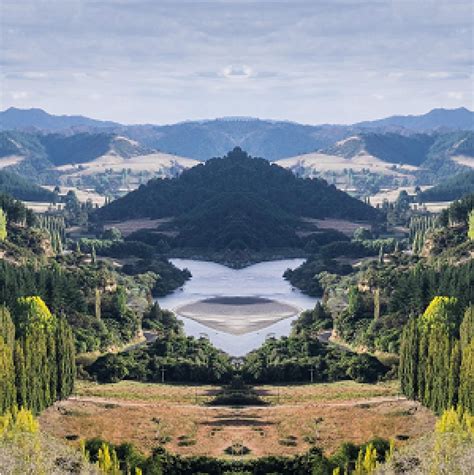 Python Mirrorsymmetry Effect On Video Using Opencv Stack Overflow