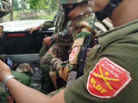 မုံရွာ မန္တလေး လမ်းပိုင်းတွင် ကြေးနီး ယာဉ်တန်းနှင့် လုံခြုံရေး စစ်သားမ