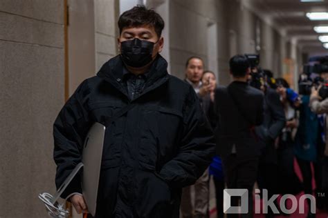 ФОТО Бүрэн эрхийг нь түдгэлзүүлсэн Д Бат Эрдэнэ Т Аюурсайхан нарын ажлын өрөөнд АТГ аас