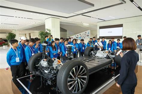 “赋能未来”助学项目上海车展系列学习实践活动圆满结束 支持学生能力提升助力职业教育发展汽车圈
