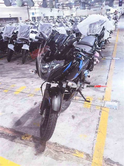 Bajaj Pulsar 220f Production Restarts First Photos From Plant