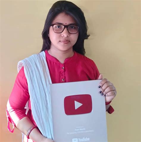 এখানে এই ব্যাক্তি ডলফিনদের বরফ কেন খাওয়াচ্ছে 🧊🧊🧊 Shortvideo Shorts