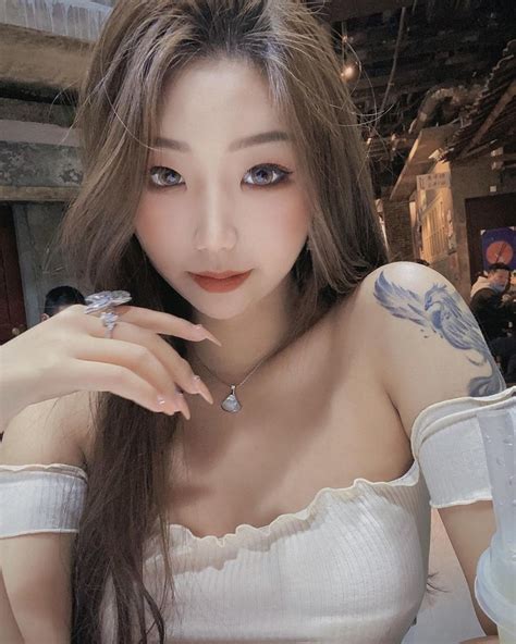 Ultra Hot And Busty Chinese Model Xiujing Ha Porn Pic Gallery The