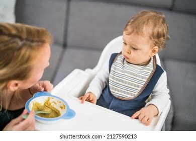 Un Niño Enojado No Quiere Comer Foto De Stock 2124299417 Shutterstock