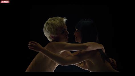 Naked Lena Lapres In Osmosis