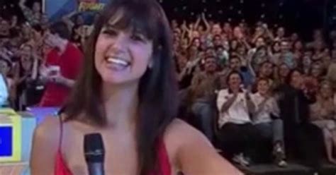 Glamorous Tv Presenter Left Red Faced After Wardrobe Malfunction While