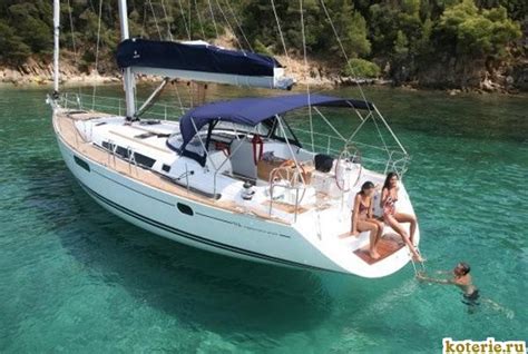 Фото девушки на яхте