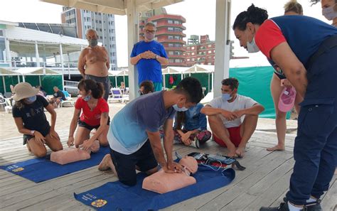 Notas Sociedad Se Dictó Un Curso De Rcp En La Playa Integrada Minuto G Noticias De Villa