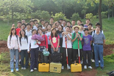 2009级测绘工程学生在大花岭基地展开实习 武汉大学测绘学院 2009级测绘工程学生在大花岭基地展开实习 武汉大学测绘学院