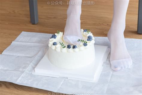 Bobosocks袜啵啵 No309 稚予 两双高跟鞋、灰丝、白丝、裸足、踩奶油蛋糕剧情180p 美图316
